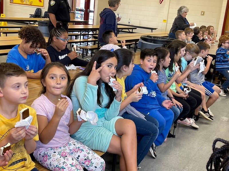 Ice Cream with a Cop | Hamilton Crossing Elementary School
